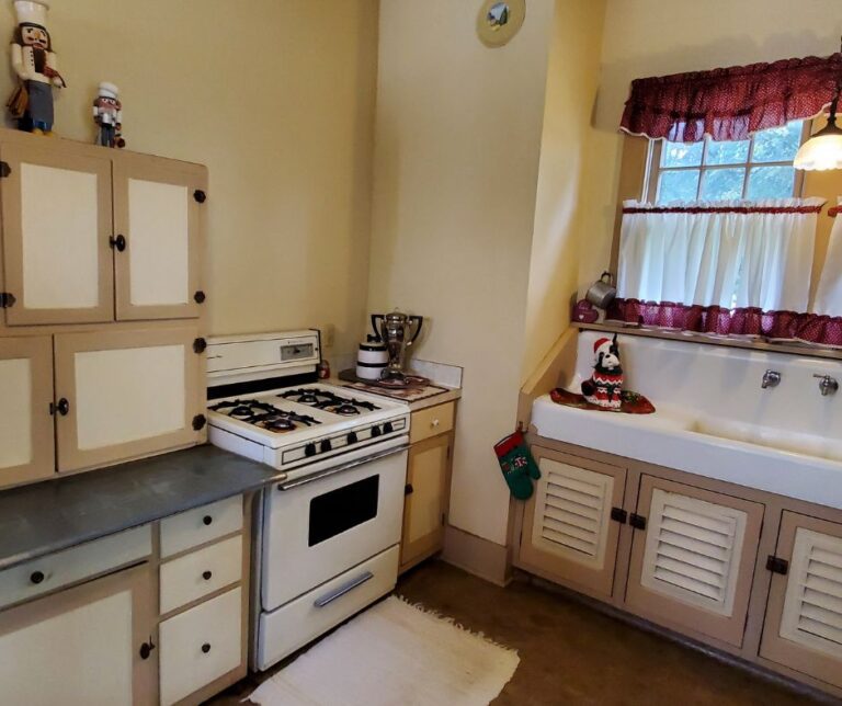 Seelye Mansion: A Historic Landmark in Abilene, KS - Traveling Cheesehead